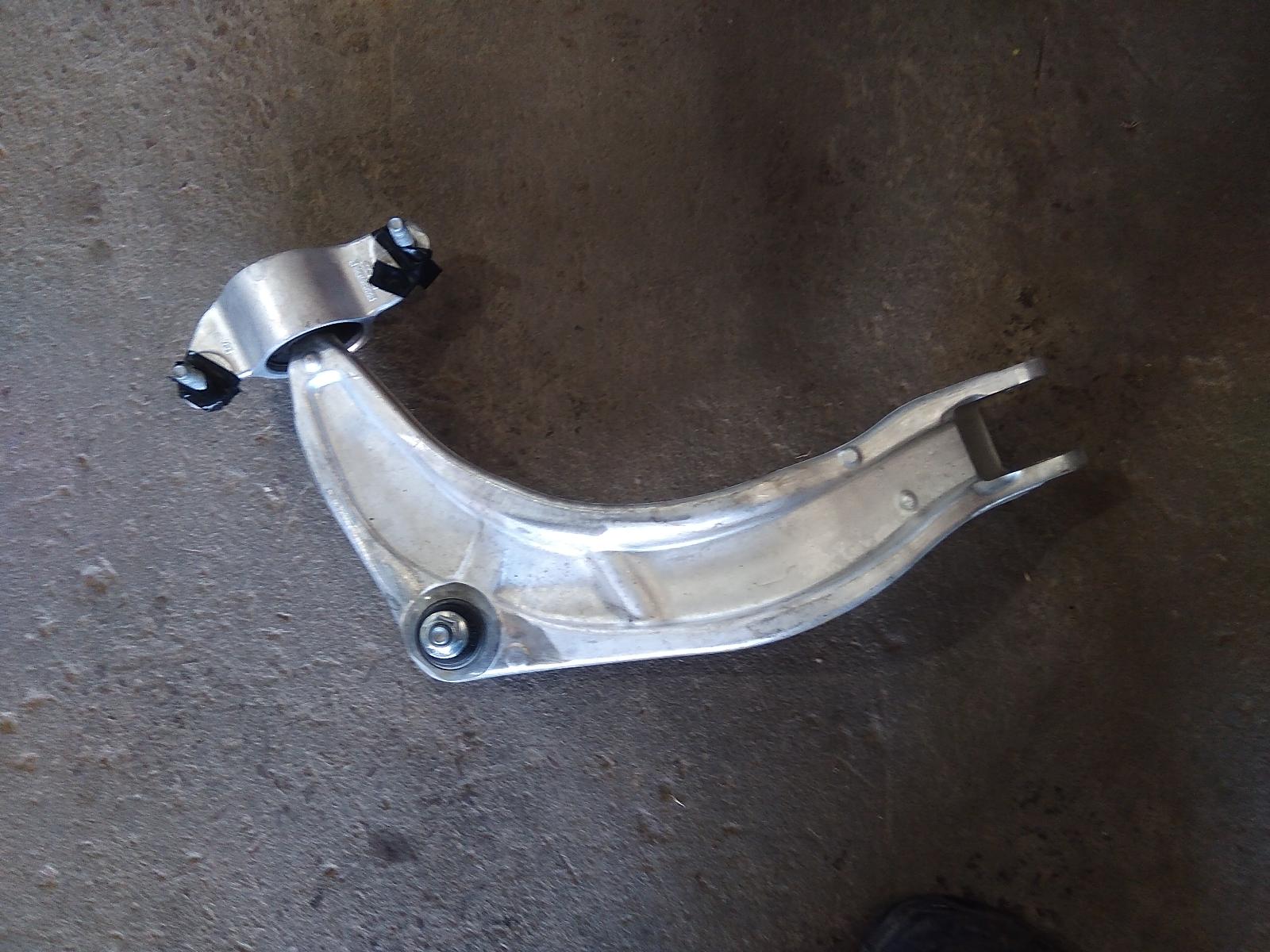 2015 HOLDEN COMMODORE RIGHT REAR TRAILING ARM - Narrandera Auto Wreckers