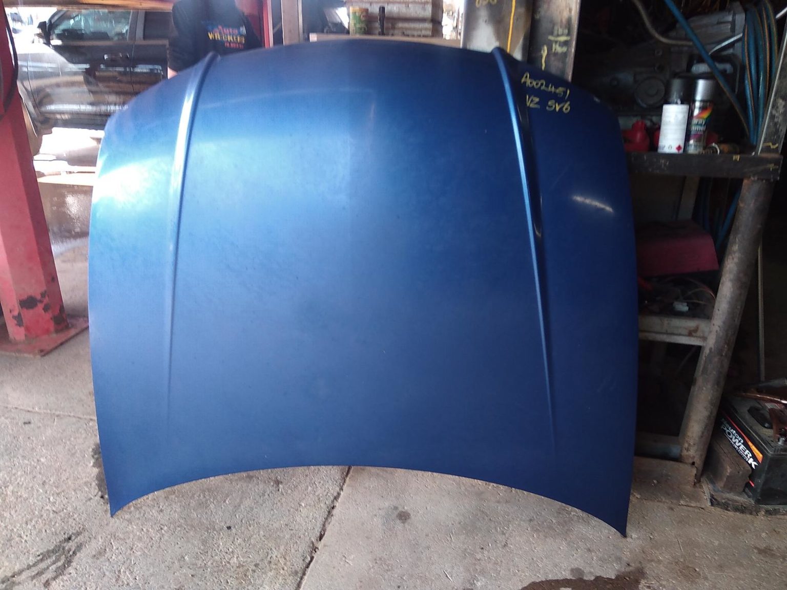 2005 HOLDEN COMMODORE BONNET – Narrandera Auto Wreckers